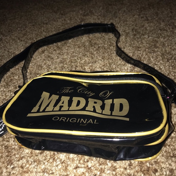 Robin Ruth | Bags | Robin Ruth City Of Madrid Cross Body Black Bag ...